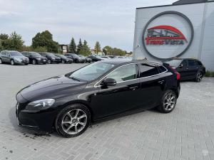 Black Volvo V40 2016 in Telschi, with an engine capacity of 1.97 L and mileage of 126 thousand km for 7300 €, photo 3 on AUTOMOTO.COM.LV