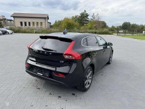 Black Volvo V40 2016 in Telschi, with an engine capacity of 1.97 L and mileage of 126 thousand km for 7300 €, photo 8 on AUTOMOTO.COM.LV