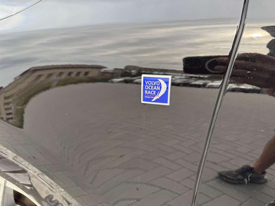 Black Volvo V40 2016 in Telschi, with an engine capacity of 1.97 L and mileage of 126 thousand km for 7300 €, photo 13 on AUTOMOTO.COM.LV