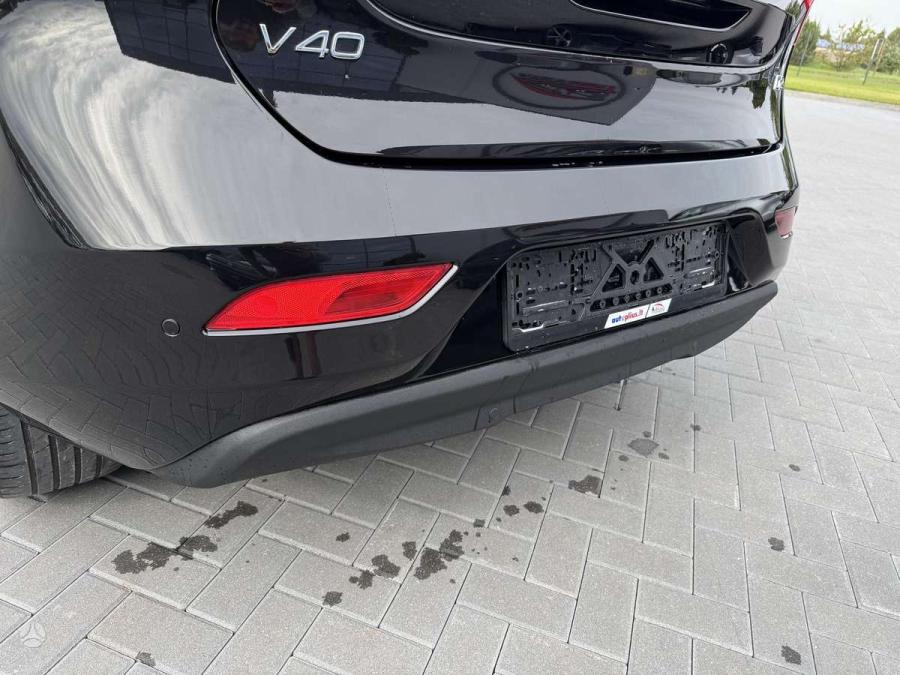 Black Volvo V40 2016 in Telschi, with an engine capacity of 1.97 L and mileage of 126 thousand km for 7300 €, photo 14 on AUTOMOTO.COM.LV