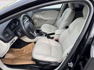 Black Volvo V40 2016 in Telschi, with an engine capacity of 1.97 L and mileage of 126 thousand km for 7300 €, photo 18 on AUTOMOTO.COM.LV