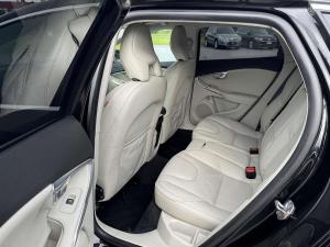 Black Volvo V40 2016 in Telschi, with an engine capacity of 1.97 L and mileage of 126 thousand km for 7300 €, photo 20 on AUTOMOTO.COM.LV