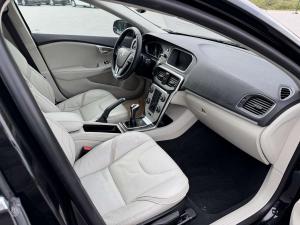 Black Volvo V40 2016 in Telschi, with an engine capacity of 1.97 L and mileage of 126 thousand km for 7300 €, photo 22 on AUTOMOTO.COM.LV