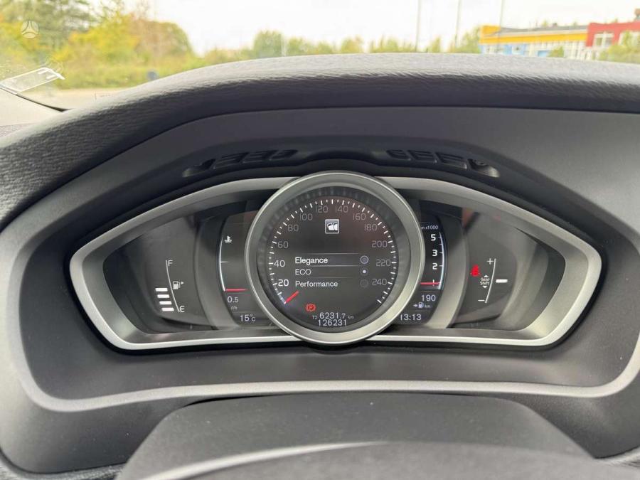 Black Volvo V40 2016 in Telschi, with an engine capacity of 1.97 L and mileage of 126 thousand km for 7300 €, photo 25 on AUTOMOTO.COM.LV