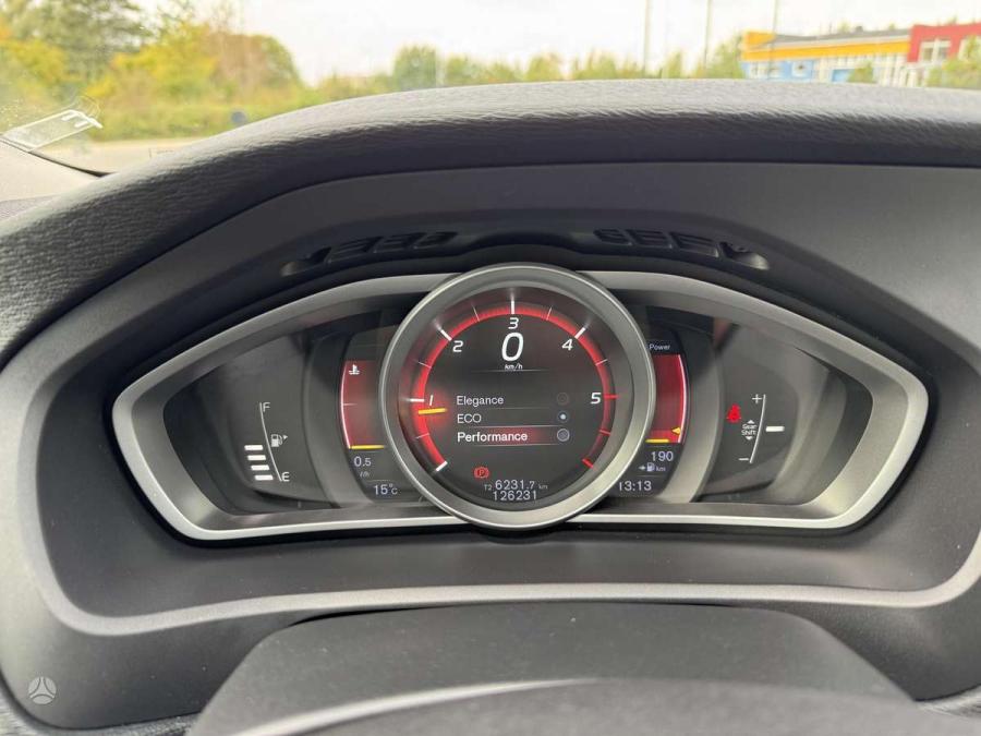 Black Volvo V40 2016 in Telschi, with an engine capacity of 1.97 L and mileage of 126 thousand km for 7300 €, photo 28 on AUTOMOTO.COM.LV