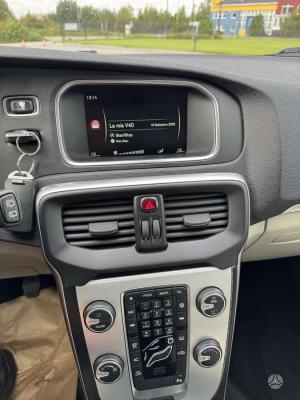 Black Volvo V40 2016 in Telschi, with an engine capacity of 1.97 L and mileage of 126 thousand km for 7300 €, photo 32 on AUTOMOTO.COM.LV