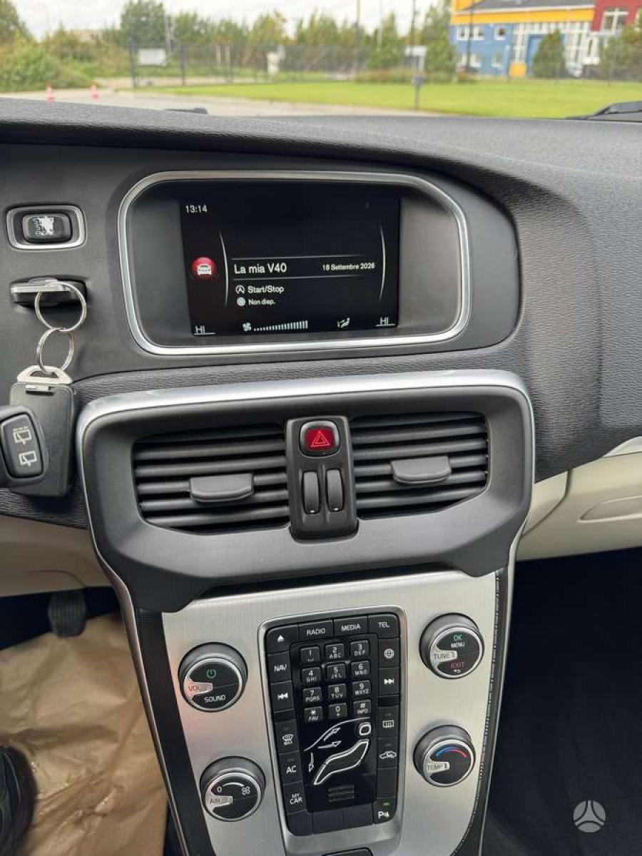 Black Volvo V40 2016 in Telschi, with an engine capacity of 1.97 L and mileage of 126 thousand km for 7300 €, photo 32 on AUTOMOTO.COM.LV