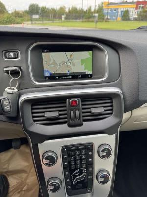 Black Volvo V40 2016 in Telschi, with an engine capacity of 1.97 L and mileage of 126 thousand km for 7300 €, photo 33 on AUTOMOTO.COM.LV