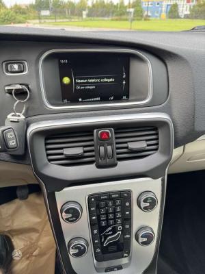 Black Volvo V40 2016 in Telschi, with an engine capacity of 1.97 L and mileage of 126 thousand km for 7300 €, photo 34 on AUTOMOTO.COM.LV
