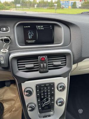 Black Volvo V40 2016 in Telschi, with an engine capacity of 1.97 L and mileage of 126 thousand km for 7300 €, photo 36 on AUTOMOTO.COM.LV