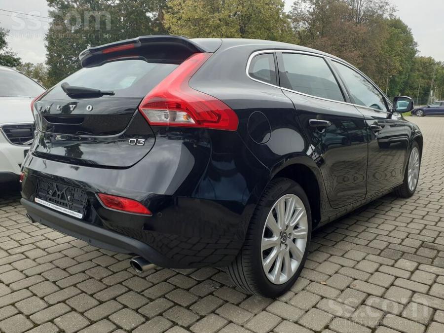 Melns Volvo V40 2016 Rīga, ar dzinēja tilpumu 2.00 L un nobraukumu 164 tūkst. km par 11200 €, foto 4 vietnē AUTOMOTO.COM.LV