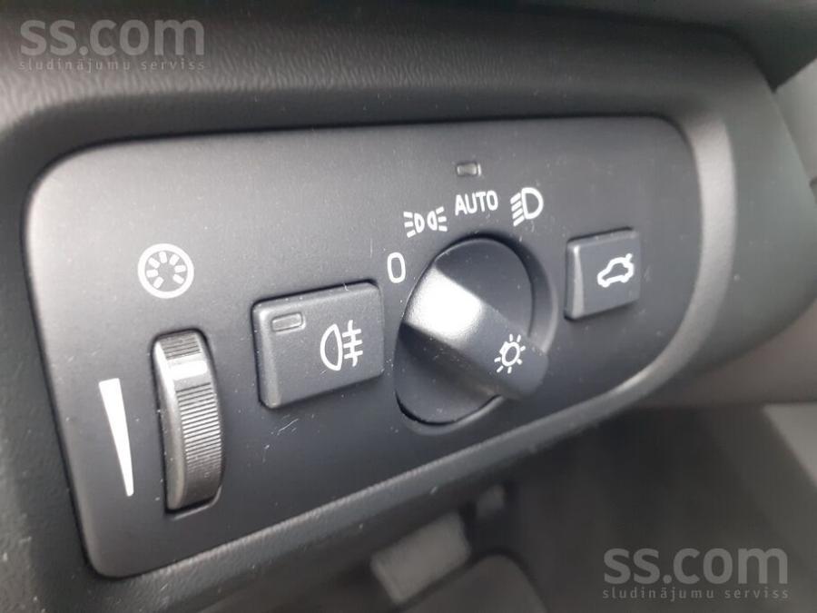Melns Volvo V40 2016 Rīga, ar dzinēja tilpumu 2.00 L un nobraukumu 164 tūkst. km par 11200 €, foto 12 vietnē AUTOMOTO.COM.LV