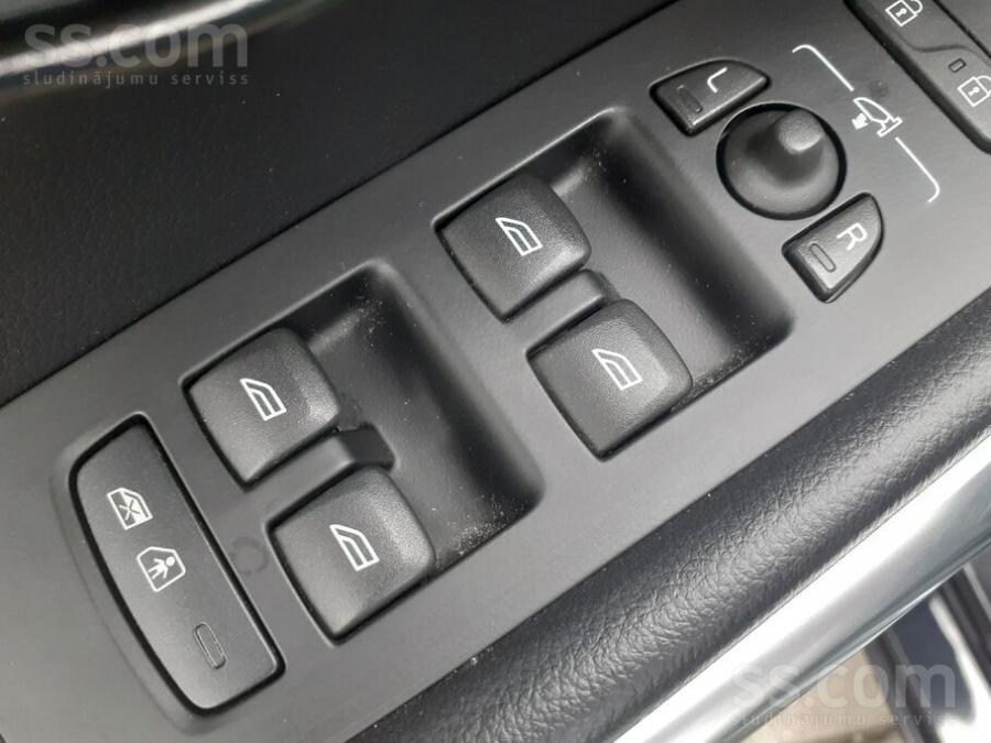 Melns Volvo V40 2016 Rīga, ar dzinēja tilpumu 2.00 L un nobraukumu 164 tūkst. km par 11200 €, foto 14 vietnē AUTOMOTO.COM.LV