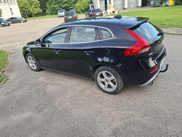 Melns Volvo V40 2016 Kauņa, ar dzinēja tilpumu 2.00 L un nobraukumu 250 tūkst. km par 7500 €, foto 1 vietnē AUTOMOTO.COM.LV