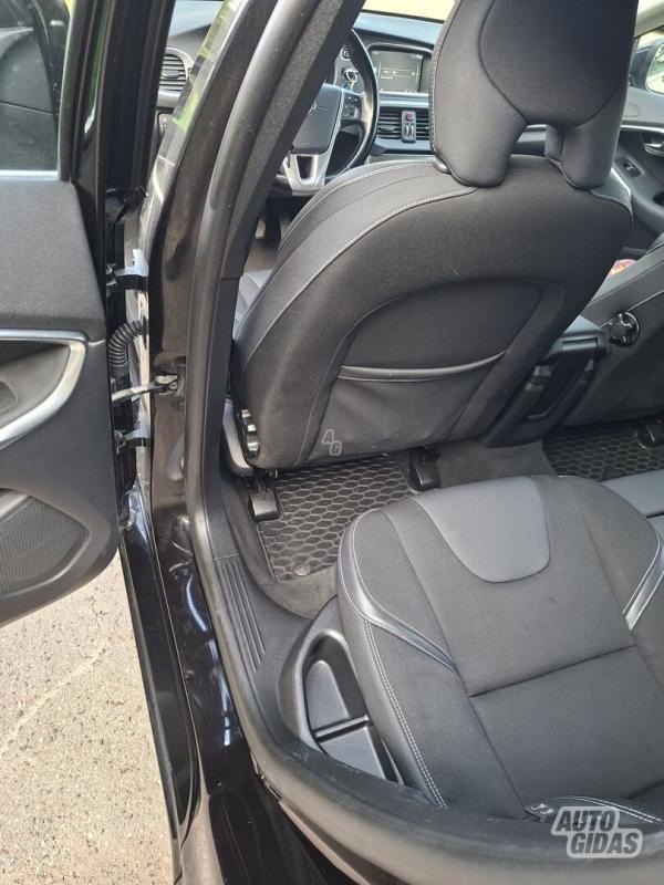 Melns Volvo V40 2016 Kauņa, ar dzinēja tilpumu 2.00 L un nobraukumu 250 tūkst. km par 7500 €, foto 4 vietnē AUTOMOTO.COM.LV