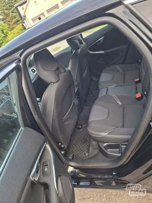 Melns Volvo V40 2016 Kauņa, ar dzinēja tilpumu 2.00 L un nobraukumu 250 tūkst. km par 7500 €, foto 5 vietnē AUTOMOTO.COM.LV