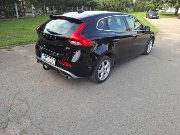Melns Volvo V40 2016 Kauņa, ar dzinēja tilpumu 2.00 L un nobraukumu 250 tūkst. km par 7500 €, foto 6 vietnē AUTOMOTO.COM.LV