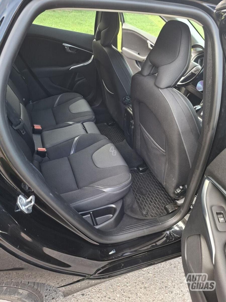 Melns Volvo V40 2016 Kauņa, ar dzinēja tilpumu 2.00 L un nobraukumu 250 tūkst. km par 7500 €, foto 8 vietnē AUTOMOTO.COM.LV