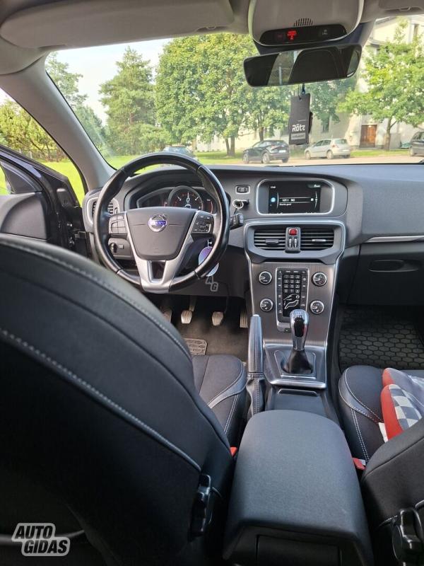 Melns Volvo V40 2016 Kauņa, ar dzinēja tilpumu 2.00 L un nobraukumu 250 tūkst. km par 7500 €, foto 9 vietnē AUTOMOTO.COM.LV