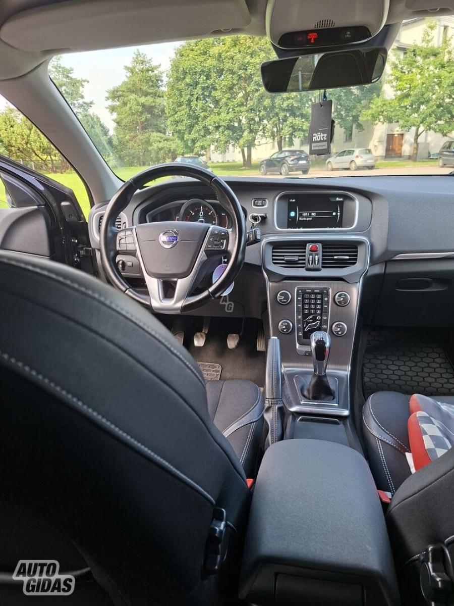 Melns Volvo V40 2016 Kauņa, ar dzinēja tilpumu 2.00 L un nobraukumu 250 tūkst. km par 7500 €, foto 9 vietnē AUTOMOTO.COM.LV