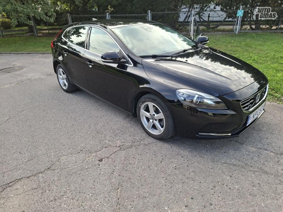 Melns Volvo V40 2016 Kauņa, ar dzinēja tilpumu 2.00 L un nobraukumu 250 tūkst. km par 7500 €, foto 10 vietnē AUTOMOTO.COM.LV