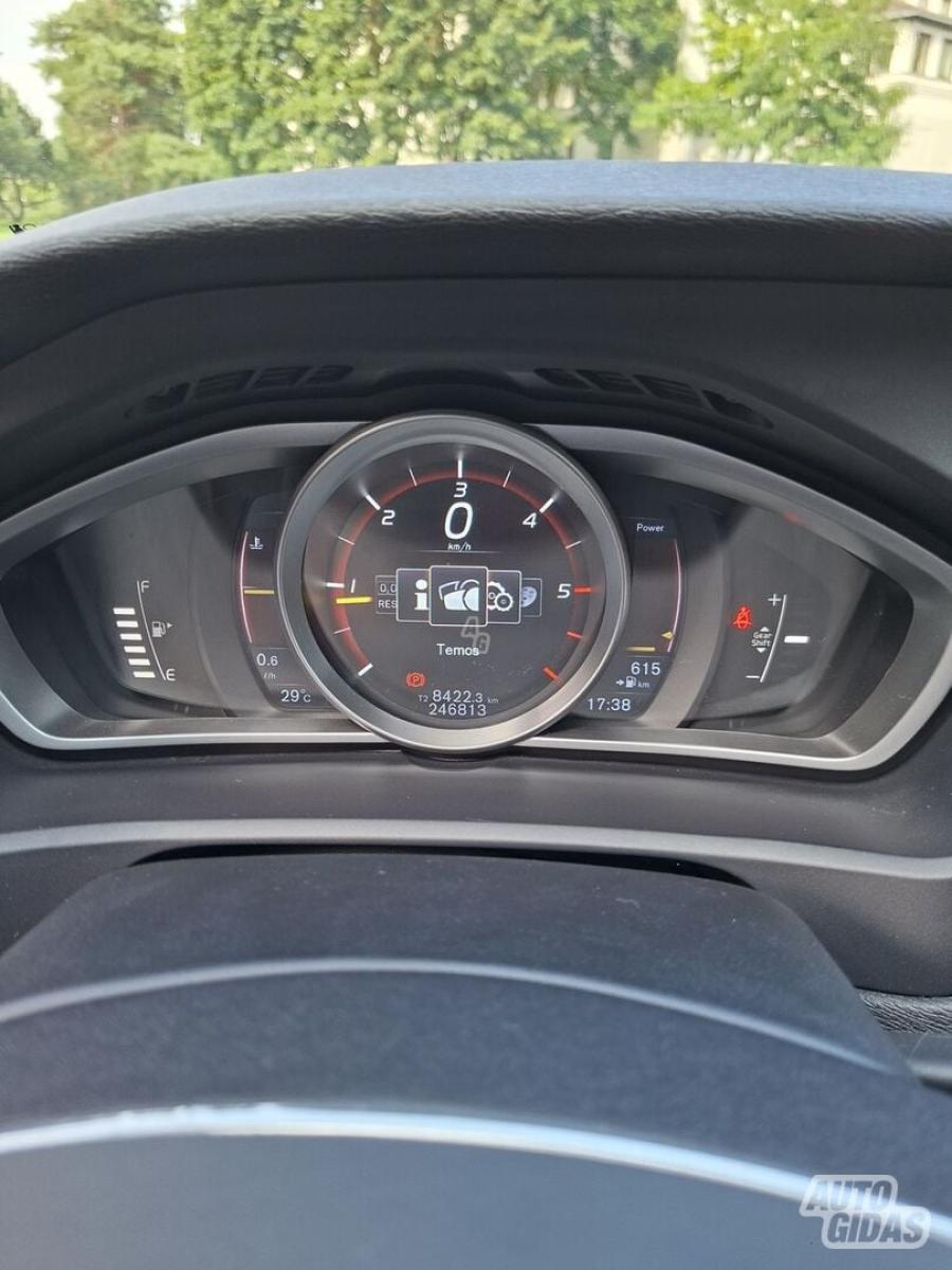 Melns Volvo V40 2016 Kauņa, ar dzinēja tilpumu 2.00 L un nobraukumu 250 tūkst. km par 7500 €, foto 16 vietnē AUTOMOTO.COM.LV