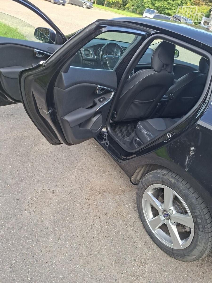 Melns Volvo V40 2016 Kauņa, ar dzinēja tilpumu 2.00 L un nobraukumu 250 tūkst. km par 7500 €, foto 17 vietnē AUTOMOTO.COM.LV