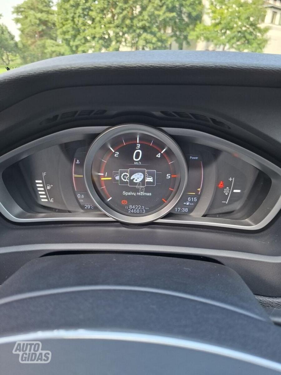Melns Volvo V40 2016 Kauņa, ar dzinēja tilpumu 2.00 L un nobraukumu 250 tūkst. km par 7500 €, foto 18 vietnē AUTOMOTO.COM.LV