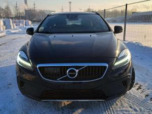 Black Volvo V40 2017 in Kaunas, with an engine capacity of 2.00 L and mileage of 268 thousand km for 9800 €, photo 2 on AUTOMOTO.COM.LV