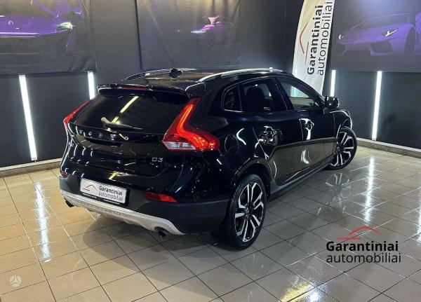 Black Volvo V40 2017 in Vilnius, with an engine capacity of 1.97 L and mileage of 160 thousand km for 12950 €, photo 2 on AUTOMOTO.COM.LV