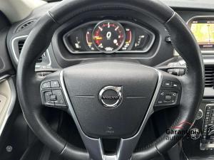 Black Volvo V40 2017 in Vilnius, with an engine capacity of 1.97 L and mileage of 160 thousand km for 12950 €, photo 6 on AUTOMOTO.COM.LV