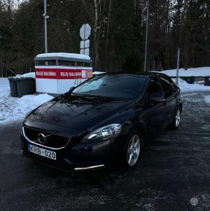 Melns Volvo V40 2017 Viļņa, ar dzinēja tilpumu 1.97 L un nobraukumu 190 tūkst. km par 8500 €, foto  vietnē AUTOMOTO.COM.LV