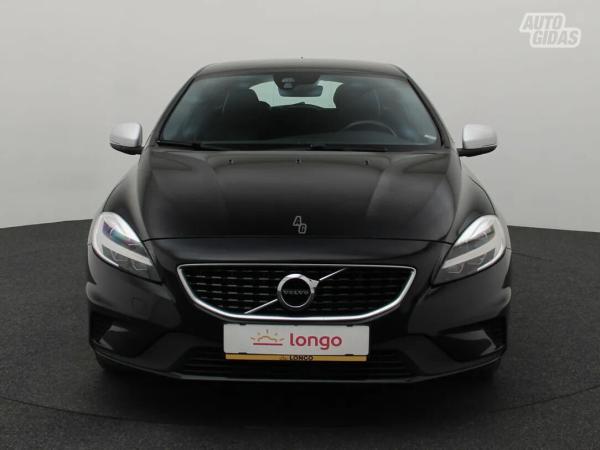 Black Volvo V40 2017 in Vilnius, with an engine capacity of 2.00 L and mileage of 210 thousand km for 10499 €, photo 3 on AUTOMOTO.COM.LV