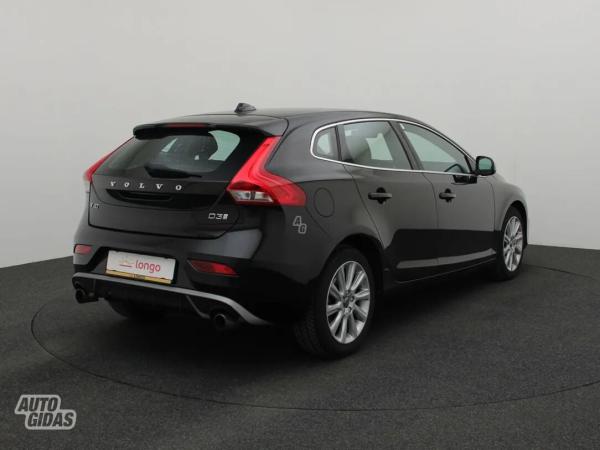 Black Volvo V40 2017 in Vilnius, with an engine capacity of 2.00 L and mileage of 210 thousand km for 10499 €, photo 8 on AUTOMOTO.COM.LV