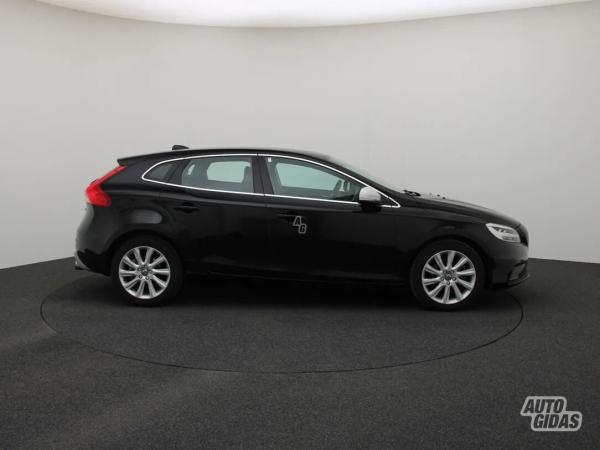 Black Volvo V40 2017 in Vilnius, with an engine capacity of 2.00 L and mileage of 210 thousand km for 10499 €, photo 9 on AUTOMOTO.COM.LV