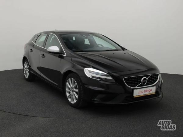 Black Volvo V40 2017 in Vilnius, with an engine capacity of 2.00 L and mileage of 210 thousand km for 10499 €, photo 10 on AUTOMOTO.COM.LV
