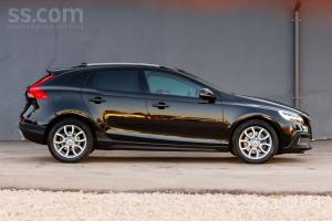 Melns Volvo V40 2017 Jelgava, ar dzinēja tilpumu 2.00 L un nobraukumu 206 tūkst. km par 9300 €, foto 5 vietnē AUTOMOTO.COM.LV