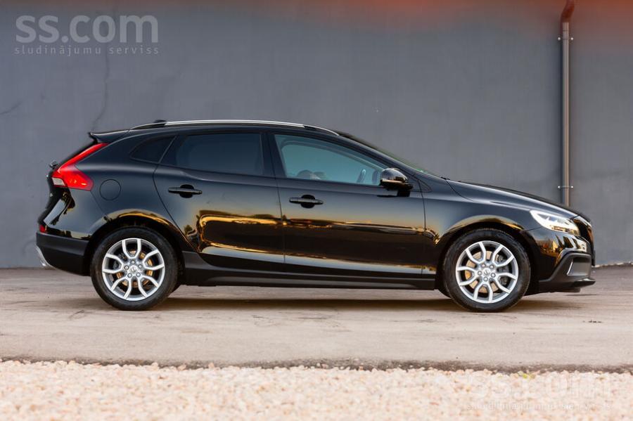 Melns Volvo V40 2017 Jelgava, ar dzinēja tilpumu 2.00 L un nobraukumu 206 tūkst. km par 9300 €, foto 5 vietnē AUTOMOTO.COM.LV