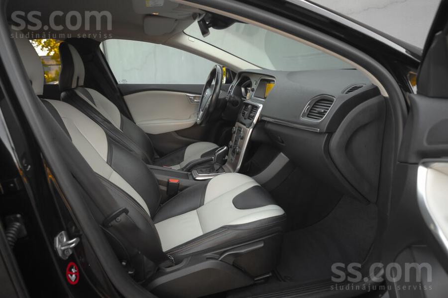 Melns Volvo V40 2017 Jelgava, ar dzinēja tilpumu 2.00 L un nobraukumu 206 tūkst. km par 9300 €, foto 9 vietnē AUTOMOTO.COM.LV