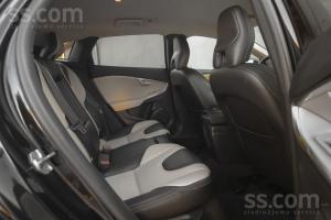 Melns Volvo V40 2017 Jelgava, ar dzinēja tilpumu 2.00 L un nobraukumu 206 tūkst. km par 9300 €, foto 11 vietnē AUTOMOTO.COM.LV
