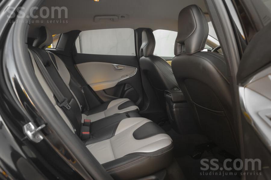 Melns Volvo V40 2017 Jelgava, ar dzinēja tilpumu 2.00 L un nobraukumu 206 tūkst. km par 9300 €, foto 11 vietnē AUTOMOTO.COM.LV
