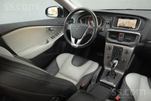 Melns Volvo V40 2017 Jelgava, ar dzinēja tilpumu 2.00 L un nobraukumu 206 tūkst. km par 9300 €, foto 12 vietnē AUTOMOTO.COM.LV