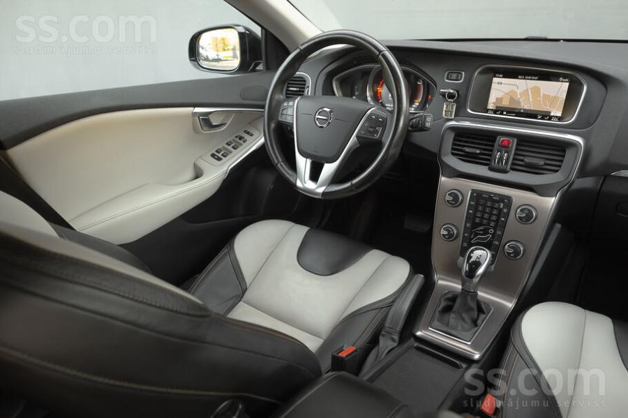 Melns Volvo V40 2017 Jelgava, ar dzinēja tilpumu 2.00 L un nobraukumu 206 tūkst. km par 9300 €, foto 12 vietnē AUTOMOTO.COM.LV