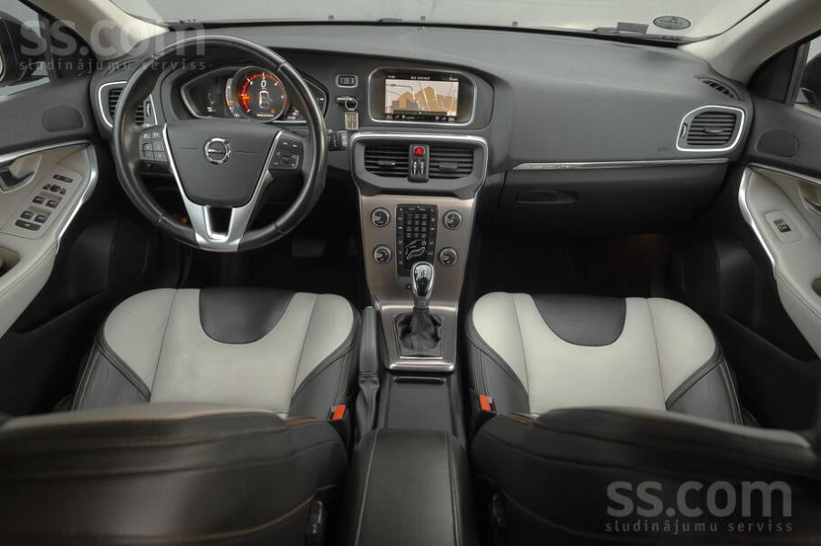 Melns Volvo V40 2017 Jelgava, ar dzinēja tilpumu 2.00 L un nobraukumu 206 tūkst. km par 9300 €, foto 13 vietnē AUTOMOTO.COM.LV