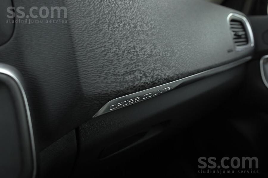 Melns Volvo V40 2017 Jelgava, ar dzinēja tilpumu 2.00 L un nobraukumu 206 tūkst. km par 9300 €, foto 16 vietnē AUTOMOTO.COM.LV
