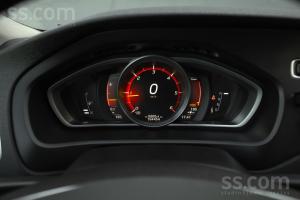 Melns Volvo V40 2017 Jelgava, ar dzinēja tilpumu 2.00 L un nobraukumu 206 tūkst. km par 9300 €, foto 18 vietnē AUTOMOTO.COM.LV