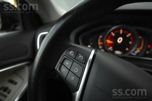 Melns Volvo V40 2017 Jelgava, ar dzinēja tilpumu 2.00 L un nobraukumu 206 tūkst. km par 9300 €, foto 19 vietnē AUTOMOTO.COM.LV