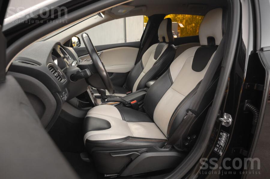 Melns Volvo V40 2017 Jelgava, ar dzinēja tilpumu 2.00 L un nobraukumu 206 tūkst. km par 9300 €, foto 21 vietnē AUTOMOTO.COM.LV