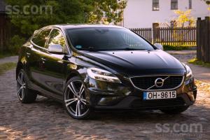 Melns Volvo V40 2017 Jelgava, ar dzinēja tilpumu 2.00 L un nobraukumu 263 tūkst. km par 10800 €, foto 1 vietnē AUTOMOTO.COM.LV