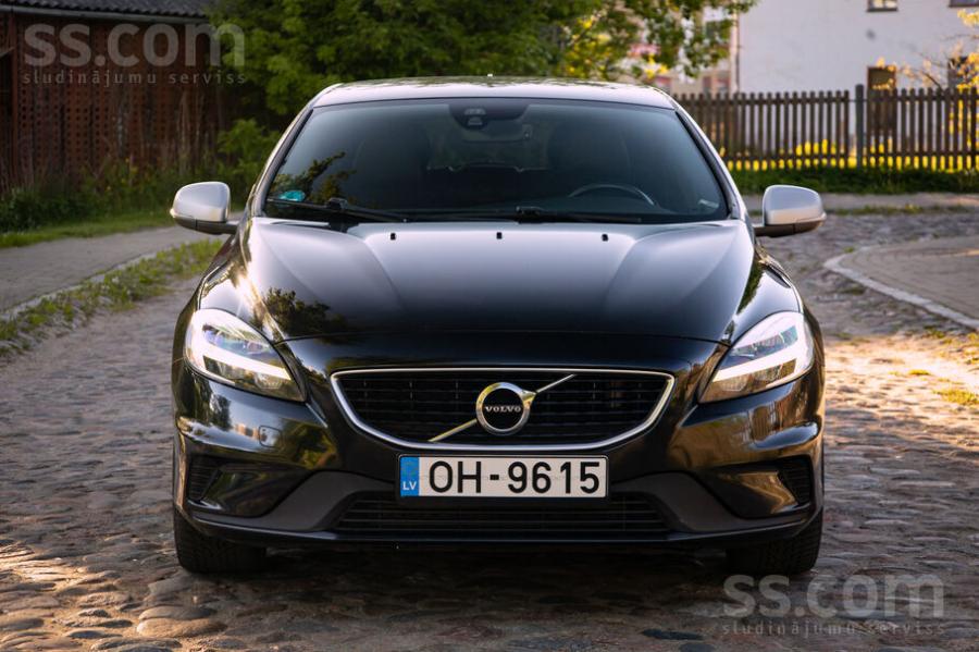 Melns Volvo V40 2017 Jelgava, ar dzinēja tilpumu 2.00 L un nobraukumu 263 tūkst. km par 10800 €, foto 3 vietnē AUTOMOTO.COM.LV